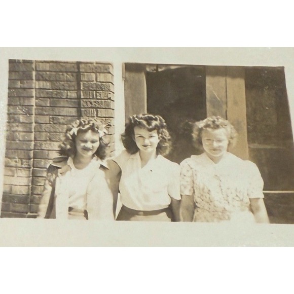 Art | 194s Women Snapshot Brick Building Wwii Homefront Photo 325x25 ...